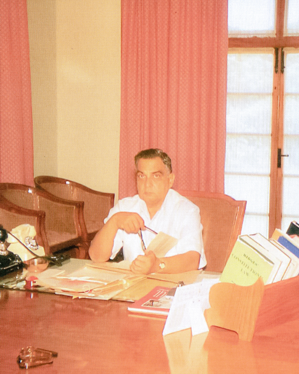 Explore Iskander Mirza Website