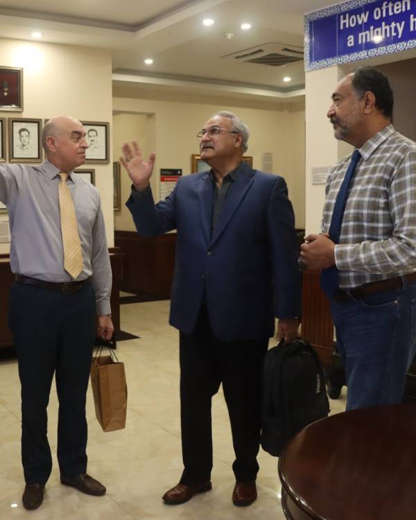 Explore Iskander Mirza Website